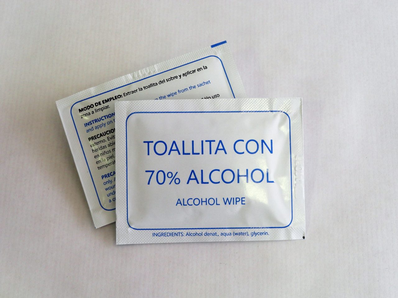 Sachet toallita desinfectante alcohol 70 % | Pal Publicidad